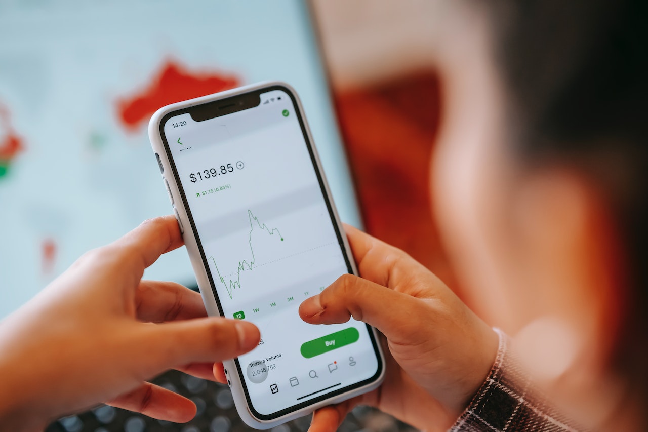 How to Review an Online Trading Platform - The Visual Communication Guy